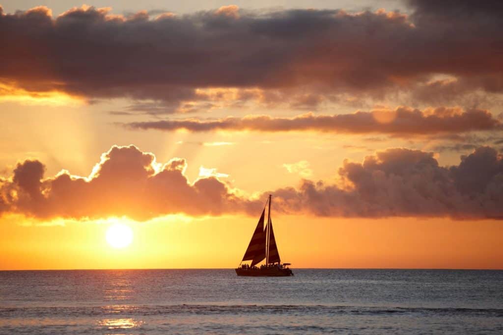 Top 10 Oahu Boat Cruises: Discover the Island from the Water